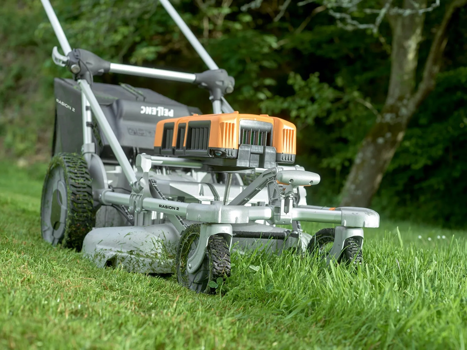 Il nuovo rasaerba RASION 2 di Pellenc - MG Marketing Giardinaggio