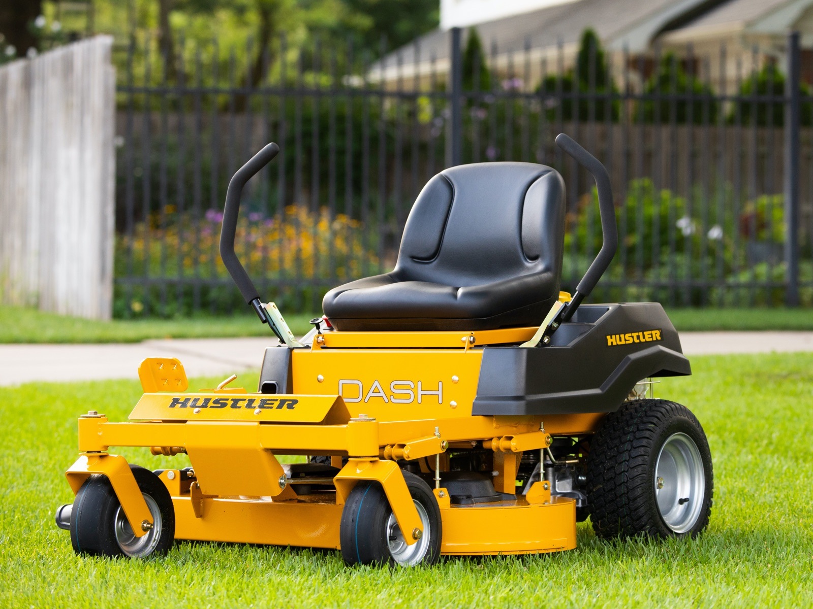 Da Sabre il nuovo Hustler Dash XD42 - MG Marketing Giardinaggio